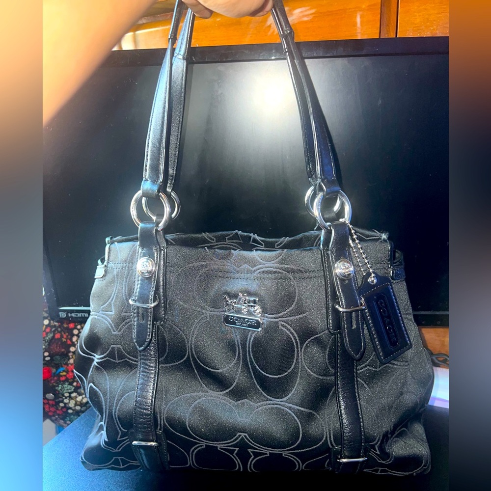 Vintage Coach Signature C Logo - Gem